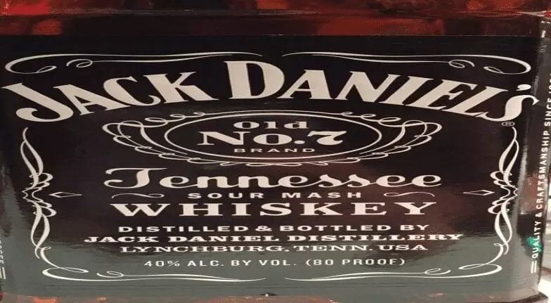 Kuusi kappaletta todistamaan, että Jack Daniel's on ainoa mies, jota tyttö tarvitsee