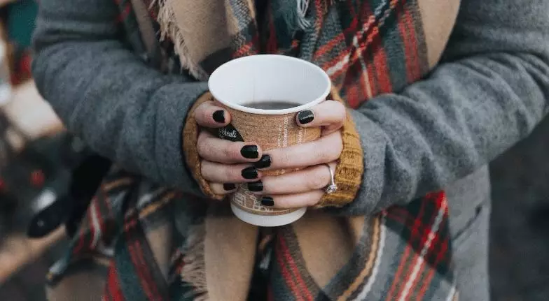 26 Pang-araw-araw na Pag-iisip Ng Babaeng Tumatakbo Sa Kape at Mga Salitang Pang-aabuso