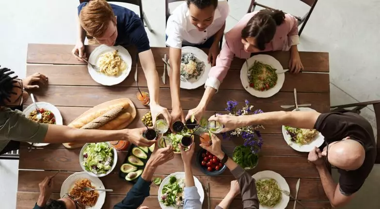 Cinq bonnes raisons de préparer un dîner de remerciement végétalien cette année